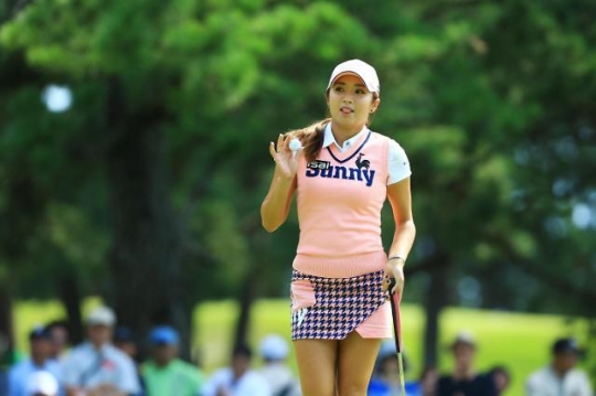 이보미, JLPGA 2R 8위 '시즌 6승 기대'