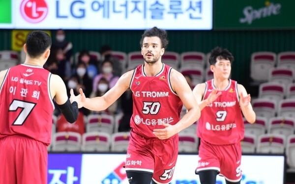 '마레이 더블더블' LG, KGC 꺾고 6위 가스공사 1경기 차 맹추격