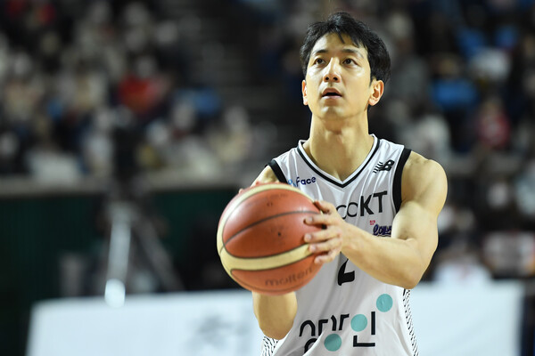 '탄탄한' KT vs '봄바람 탄' KGC... 4강 PO 전문가 전망은