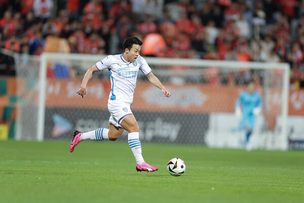 ‘프로 첫 해트트릭’ 포항 정재희, K리그1 10라운드 MVP