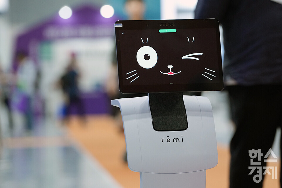 [포토] 로봇개부터 휴머노이드 로봇까지...2024 디지털 유통·물류대전 '북적북적'