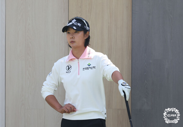 박현경·박지영, KLPGA 투어 BC·한경 대회 3R 공동 선두 도약