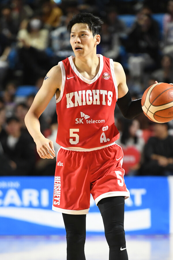 '워니 트리플더블' SK, KCC에 36점 차 완승