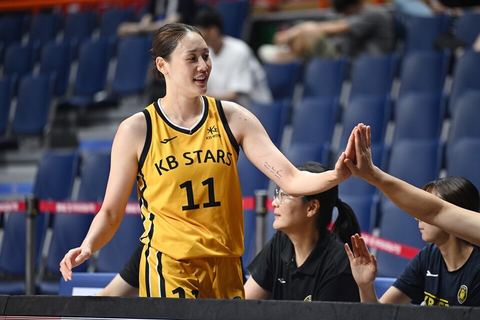 숨 고르는 BNK, 플랜B 통한 KB·우리… 박신자컵으로 보는 WKBL 기상도
