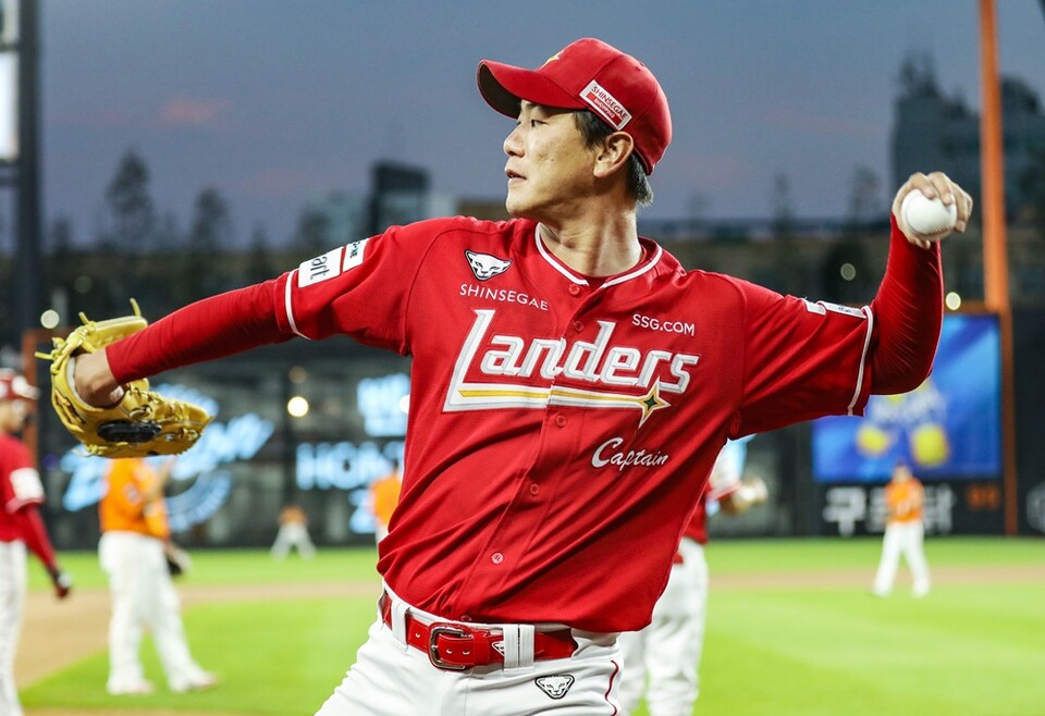 김광현, 역대 3번째 통산 2000K... SSG는 LG 꺾고 5연승