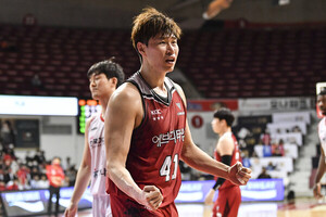 '오세근-전성현 46점 합작' KGC, 한국가스공사 꺾고 '4강 PO 진출 확률 100%' 잡아