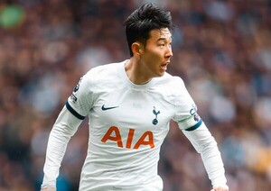 손흥민, EPL 300번째 경기서 120호골... 토트넘은 2-4로 패배