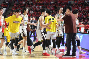 3연승-3연패-7차전 혈투 끝… LG, SK 62-58로 꺾고 창단 28년 만에 첫 우승 감격